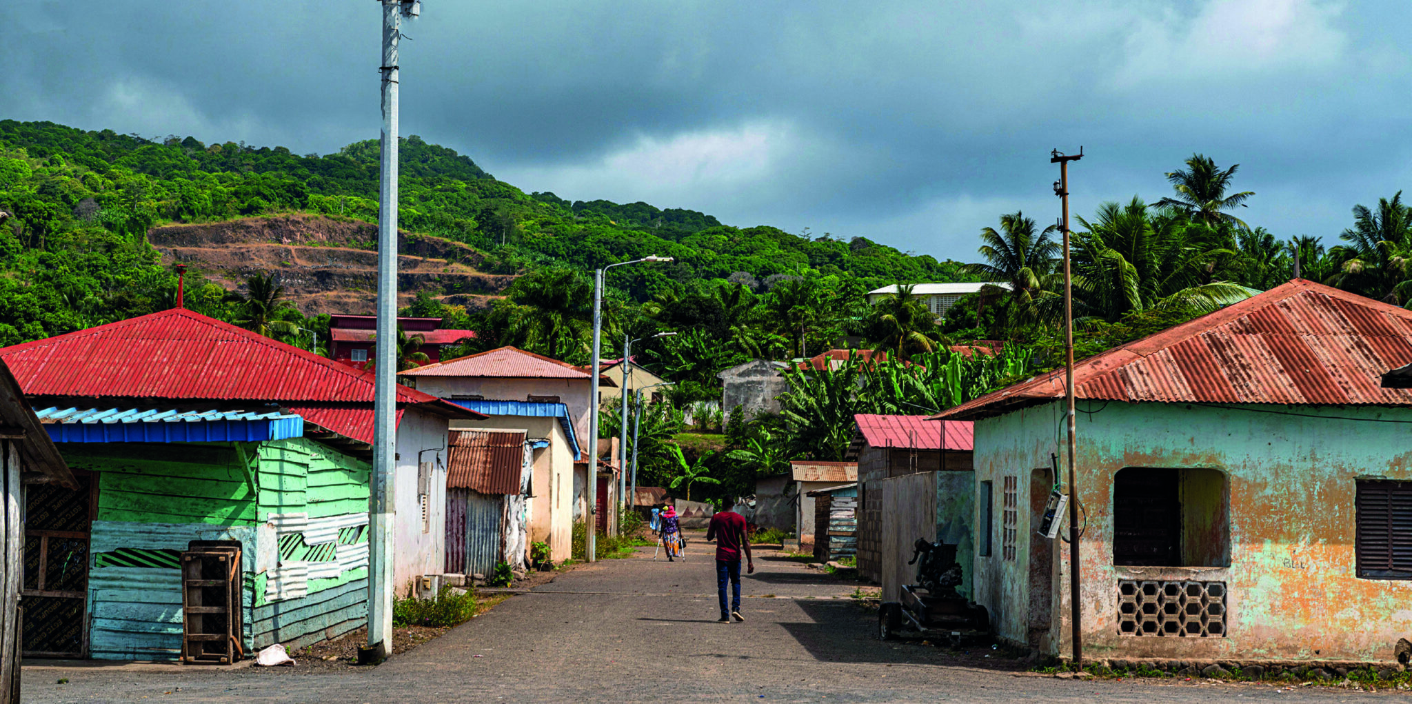 Ambô Legadu | “Îlot de Résistance”: French magazine exposes the ...
